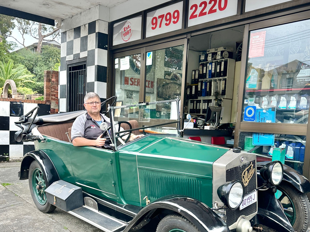 Frank's Pitstop Motors - Summer Hill - Cafe Reporter